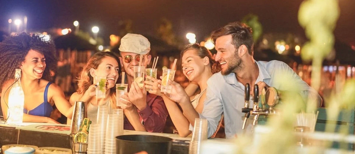 The nightlife of Australia: Bars, clubs, movies, and live music